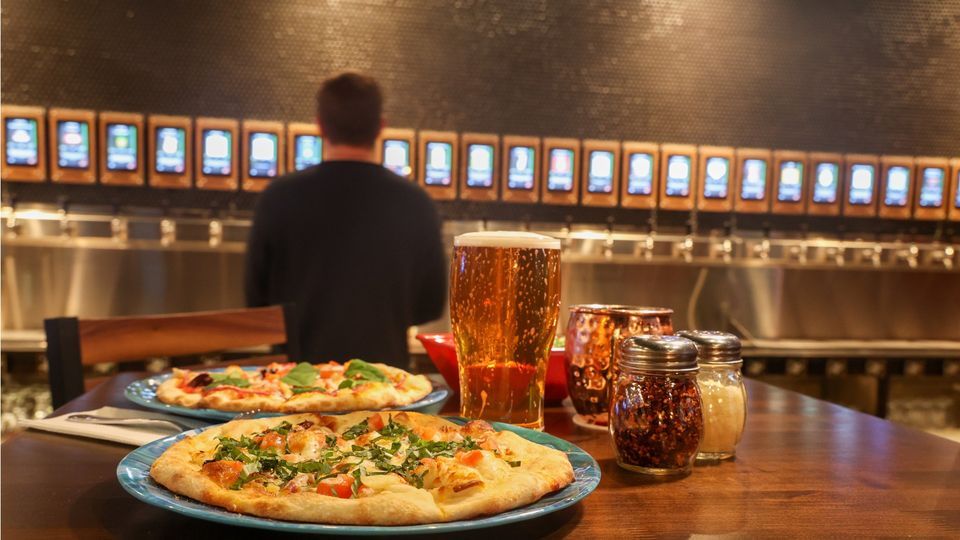 SMOKIN’ OAK WOOD-FIRED PIZZA & TAPROOM EXPANDS INTO MISSOURI | L3 ...